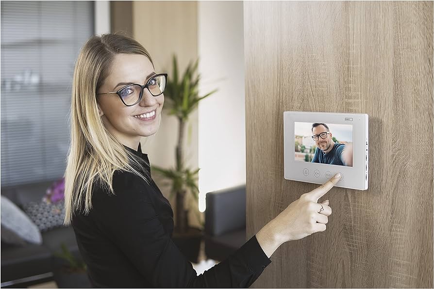 Cel mai bun video interfon pentru casa ta - Cutiamica.ro